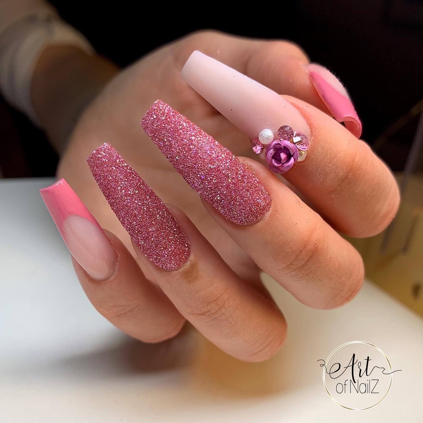 21 Cute Romantic Love Nails - Sparkling Boy Ideas