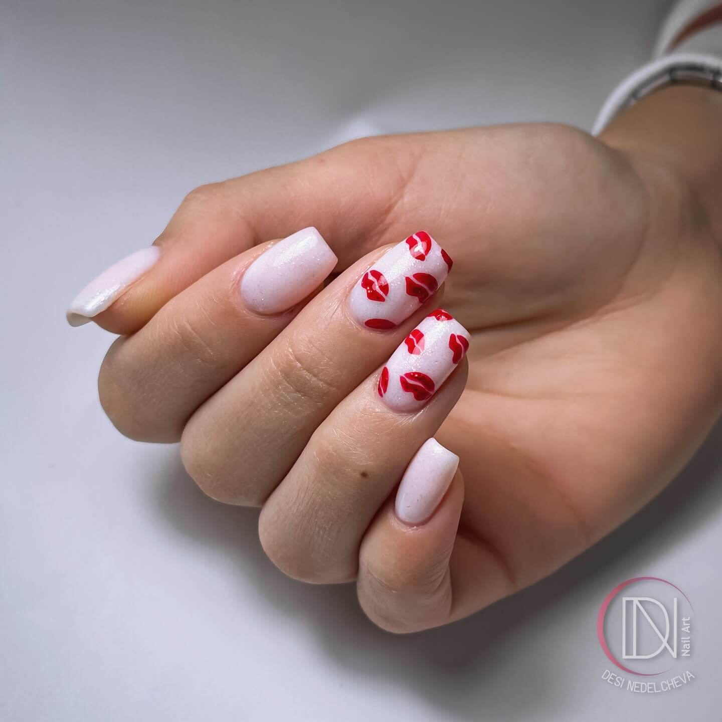 21 Cute Romantic Love Nails - Sparkling Boy Ideas