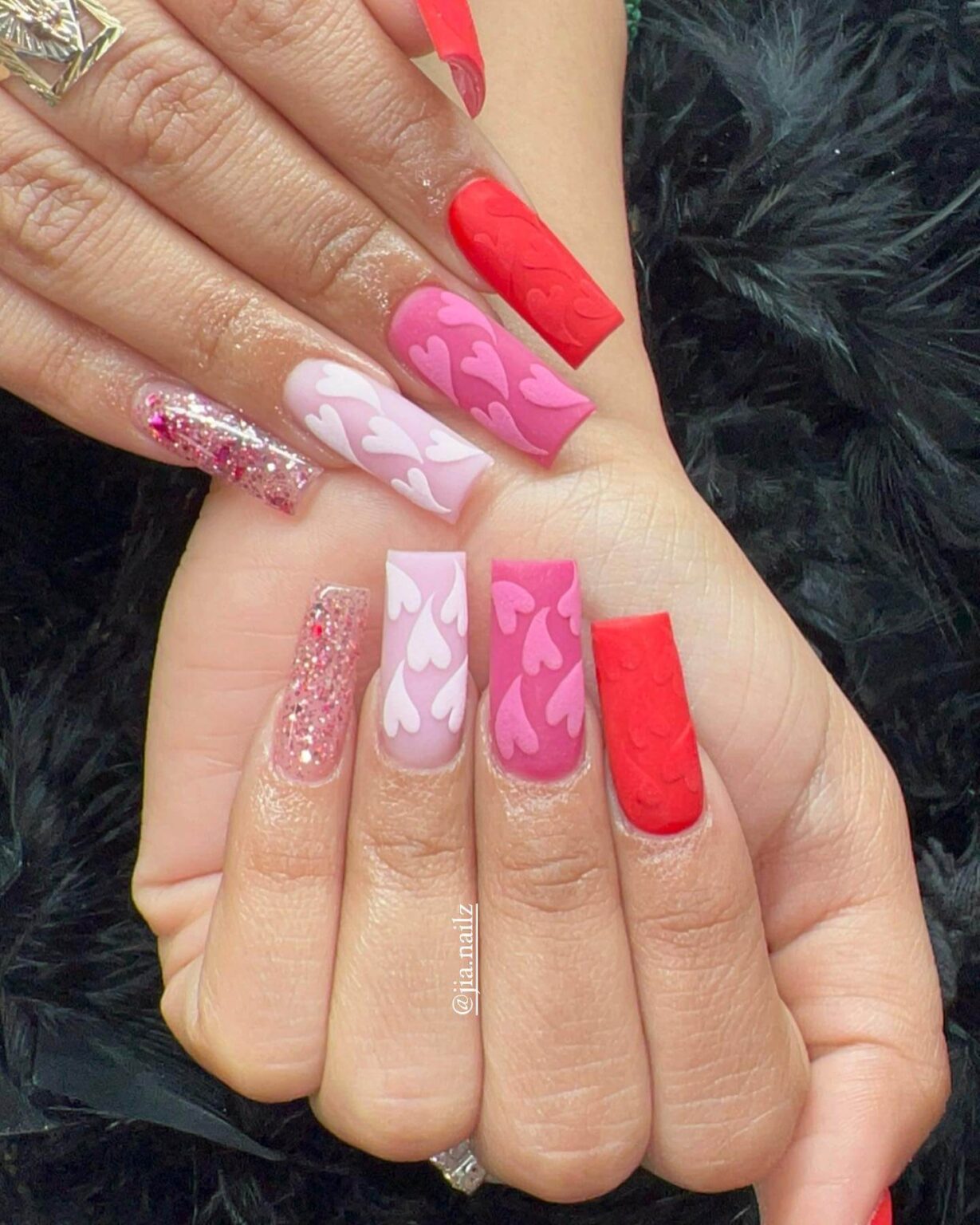 21 Cute Romantic Love Nails - Sparkling Boy Ideas