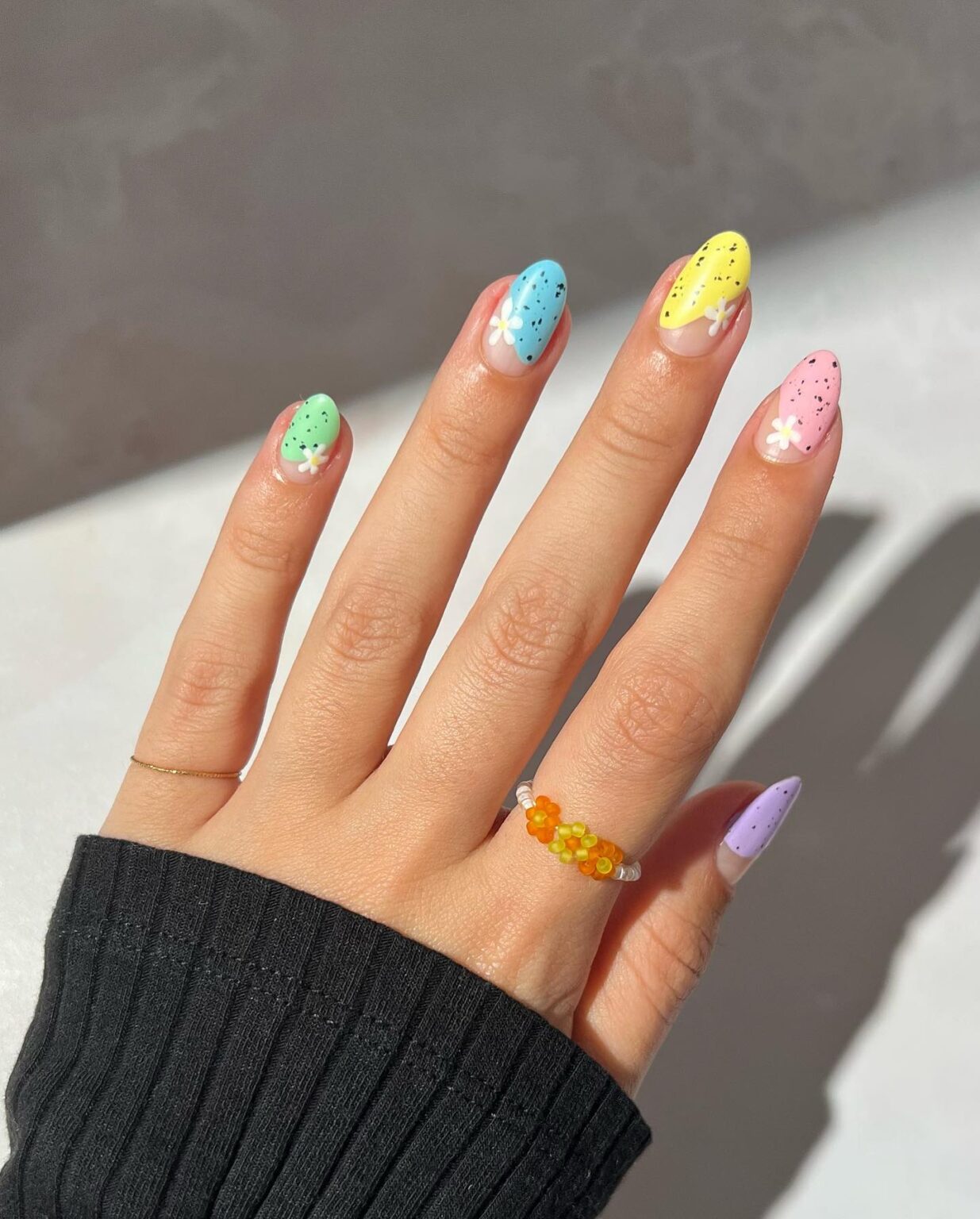 19 Simple Cute Easter Nails - Sparkling Boy Ideas