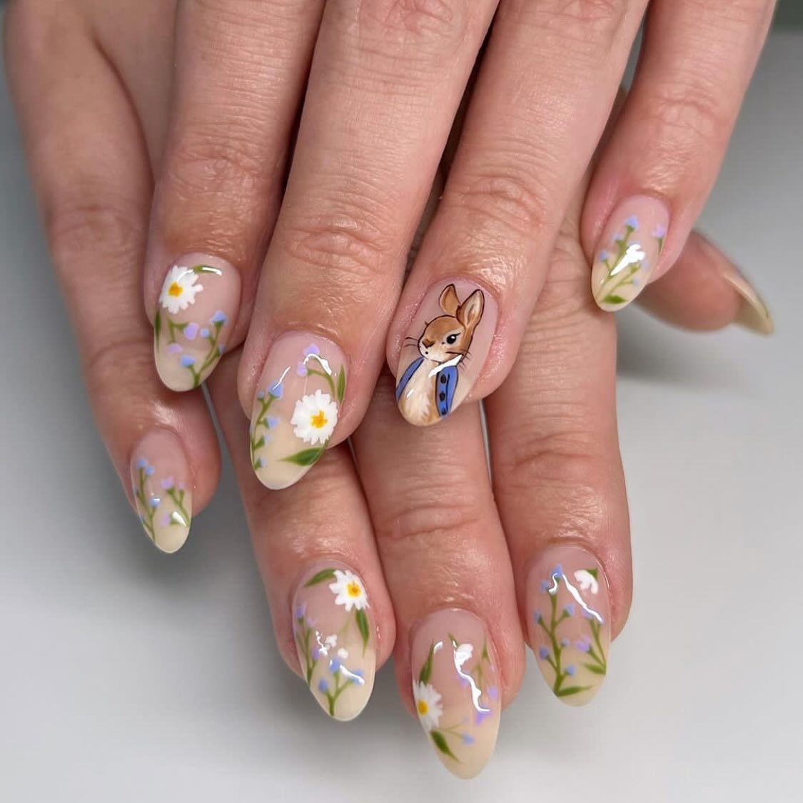 21 Cute Trendy Flower Nails - Sparkling Boy Ideas