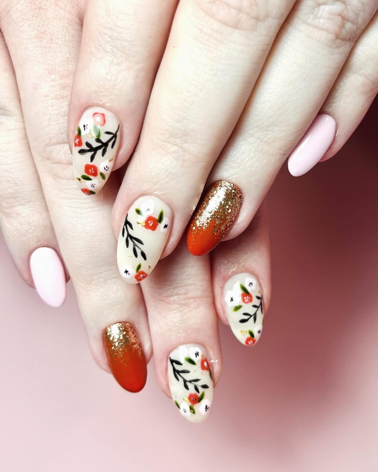 21 Cute Trendy Flower Nails - Sparkling Boy Ideas