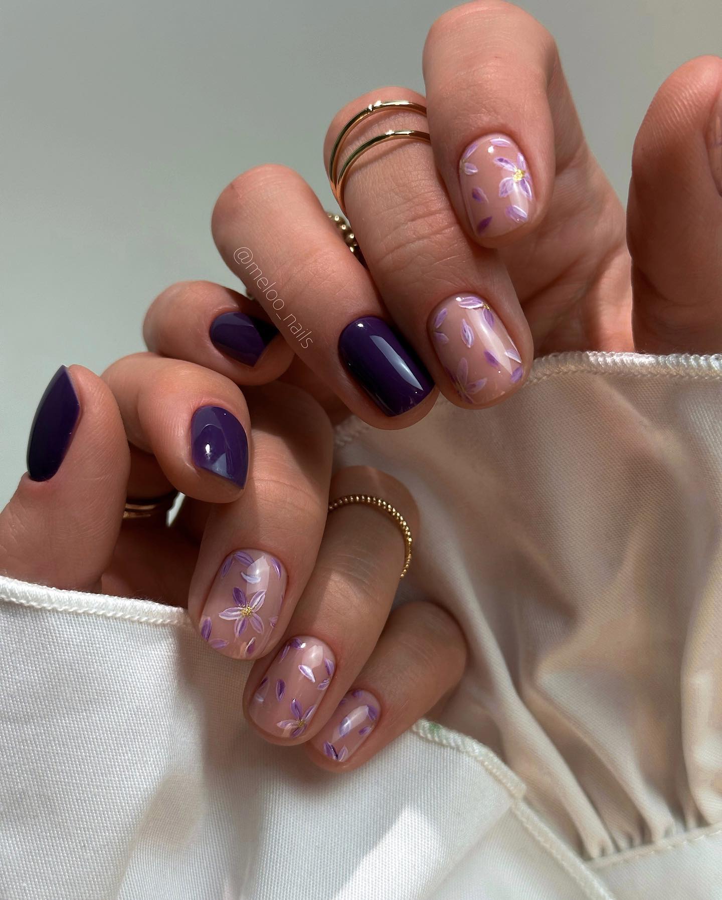21 Cute Trendy Flower Nails - Sparkling Boy Ideas