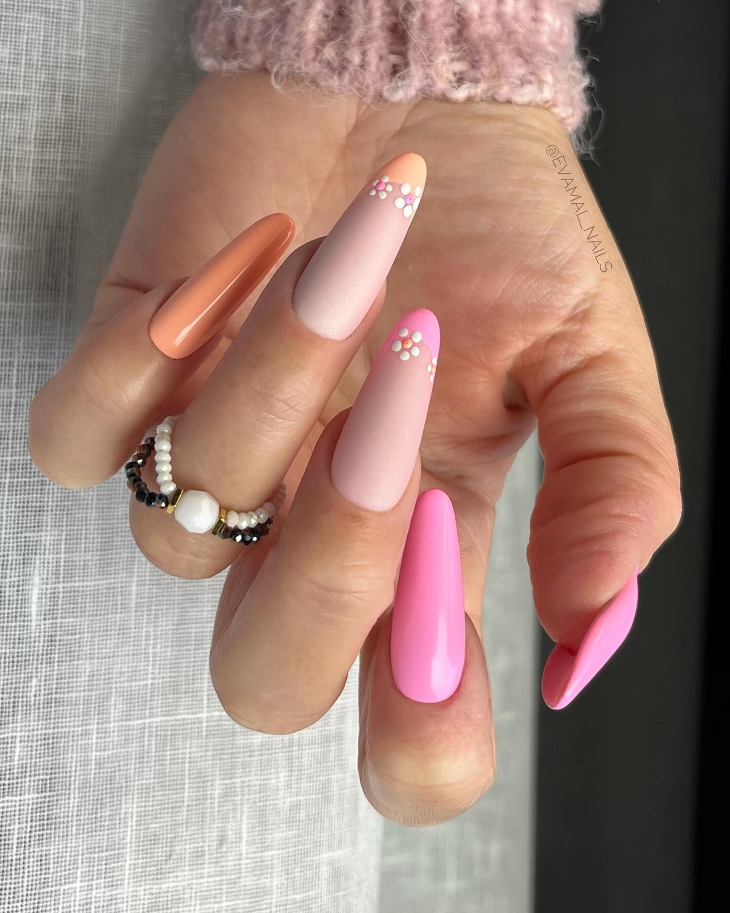 21 Simple Cute Spring French Tip Nails - Sparkling Boy Ideas