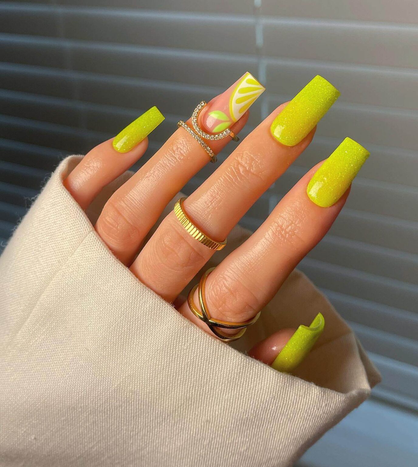 31 Summer Lemon Nails - Sparkling Boy Ideas