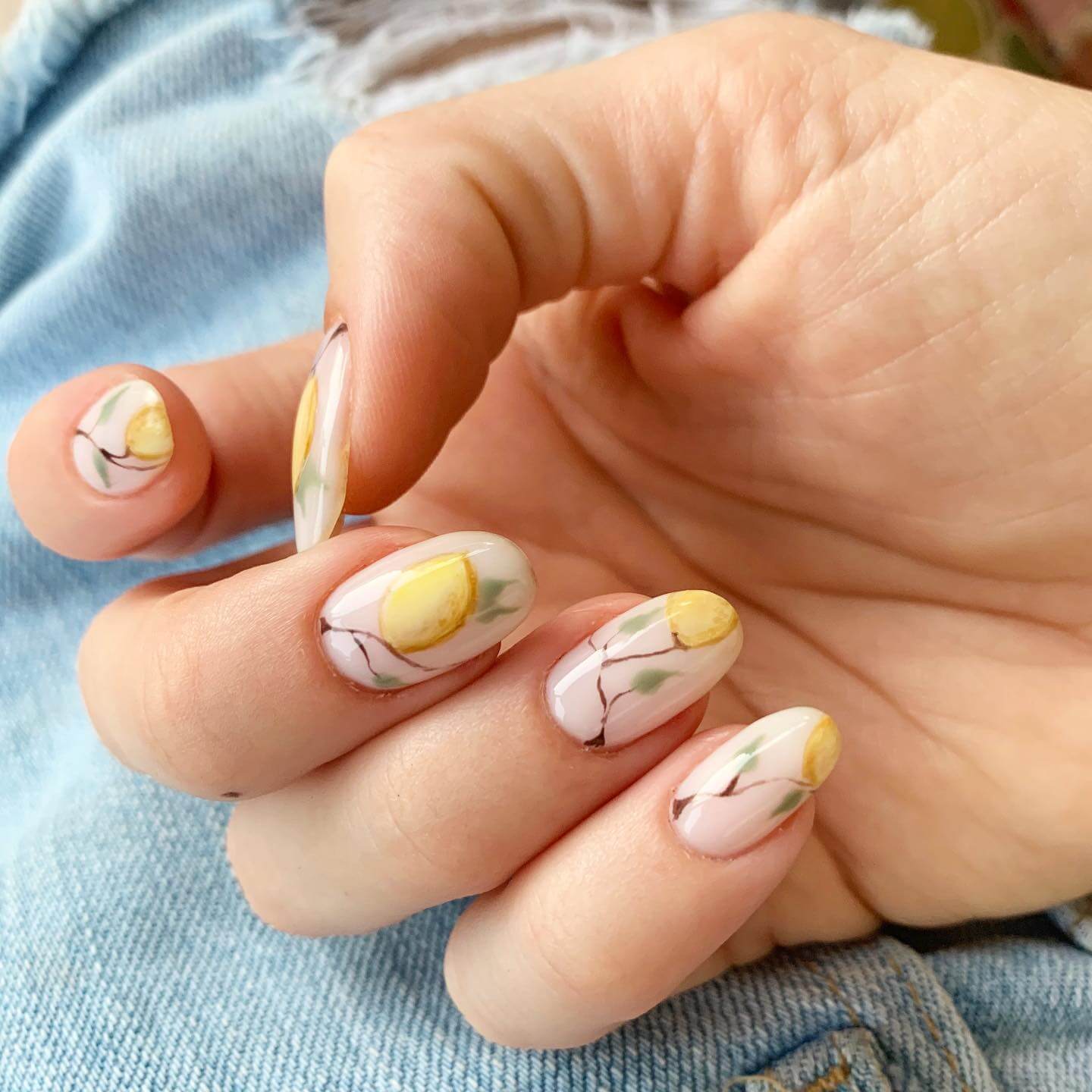 31 Summer Lemon Nails - Sparkling Boy Ideas