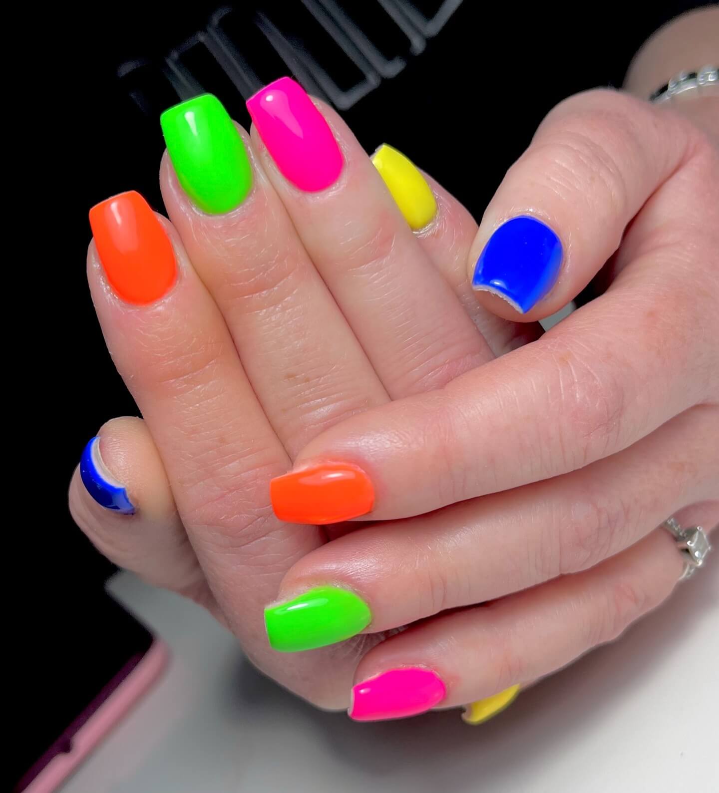 21 Cute Bright Neon Nails - Sparkling Boy Ideas