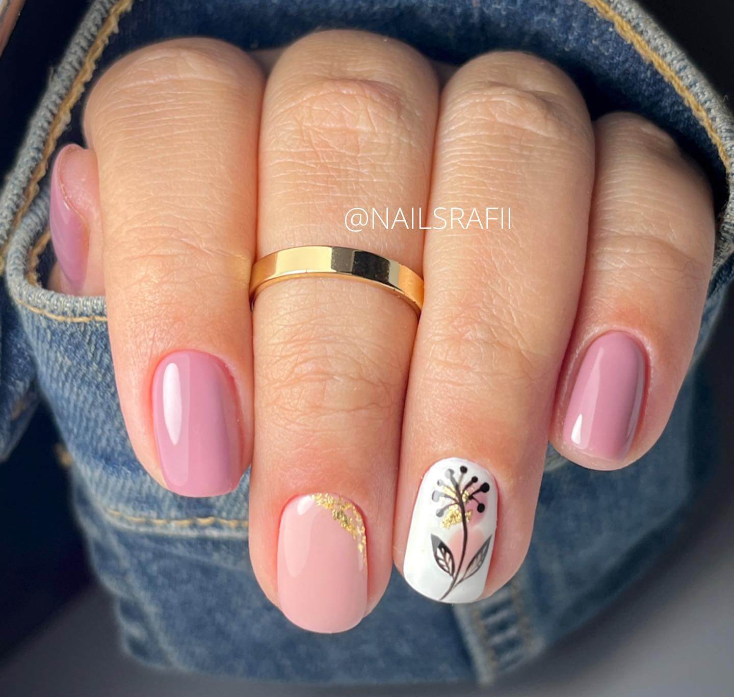 31 Simple Cute Summer Nail Designs - Sparkling Boy Ideas
