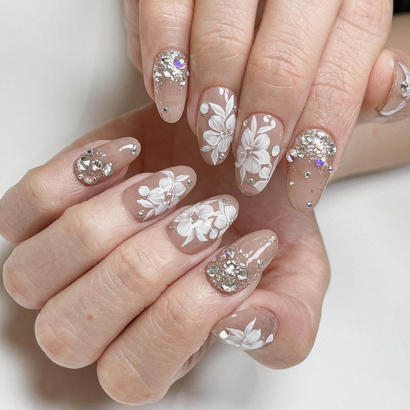 21 Simple Trendy Wedding Nails - Sparkling Boy Ideas