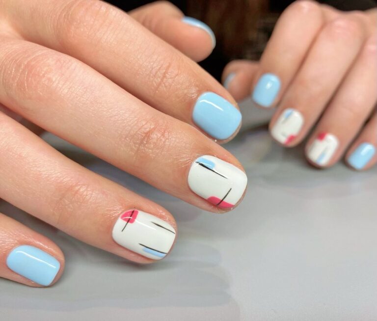 21 Simple Geometric Nail Art - Sparkling Boy Ideas