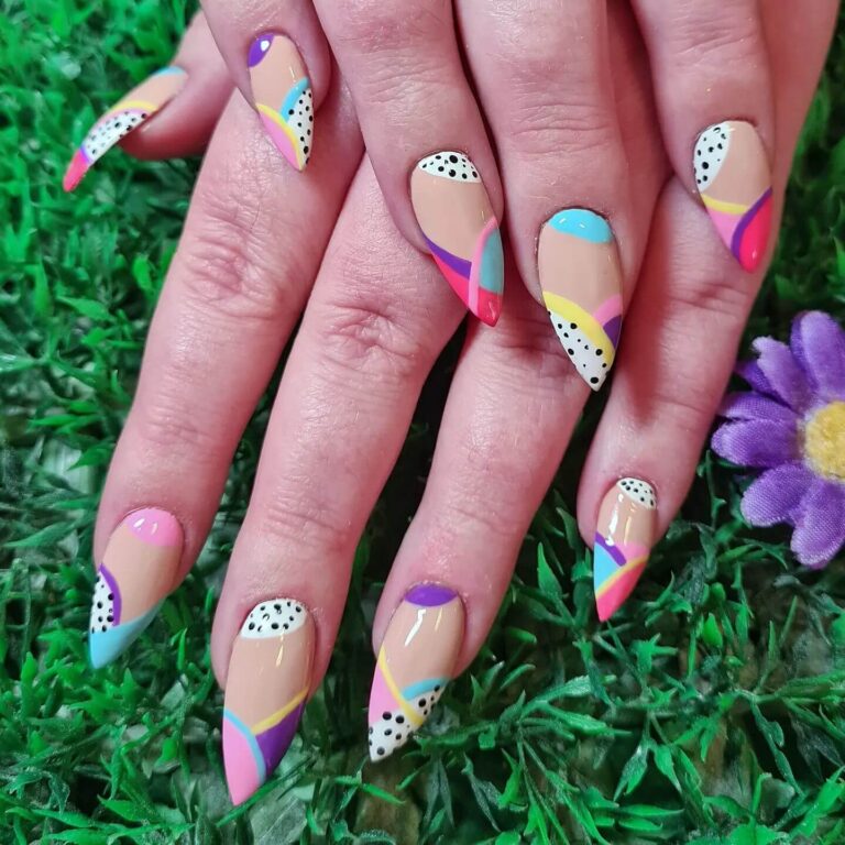 21 Simple Geometric Nail Art - Sparkling Boy Ideas