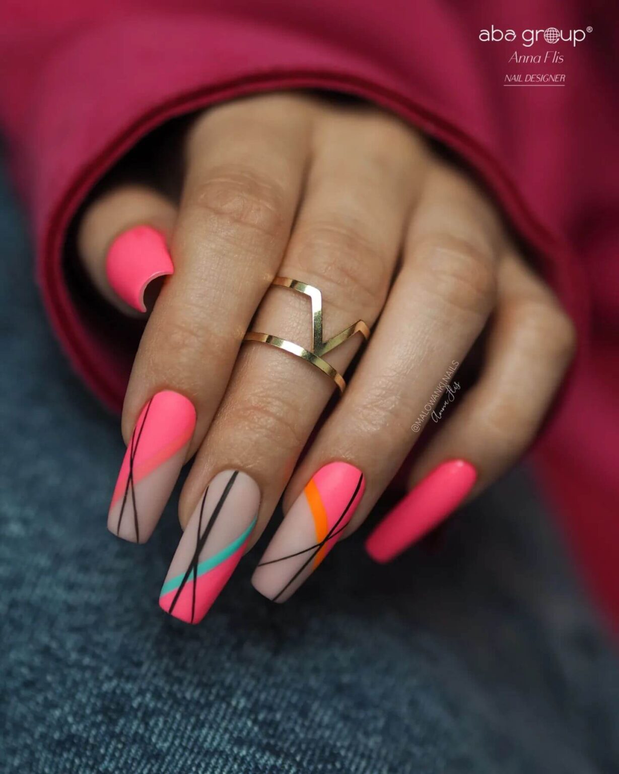 21 Simple Geometric Nail Art - Sparkling Boy Ideas