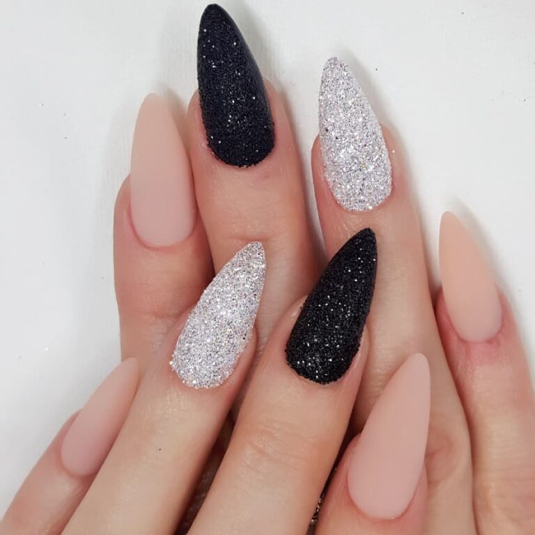 31 Simple & Trending Matte Nails - Sparkling Boy Ideas