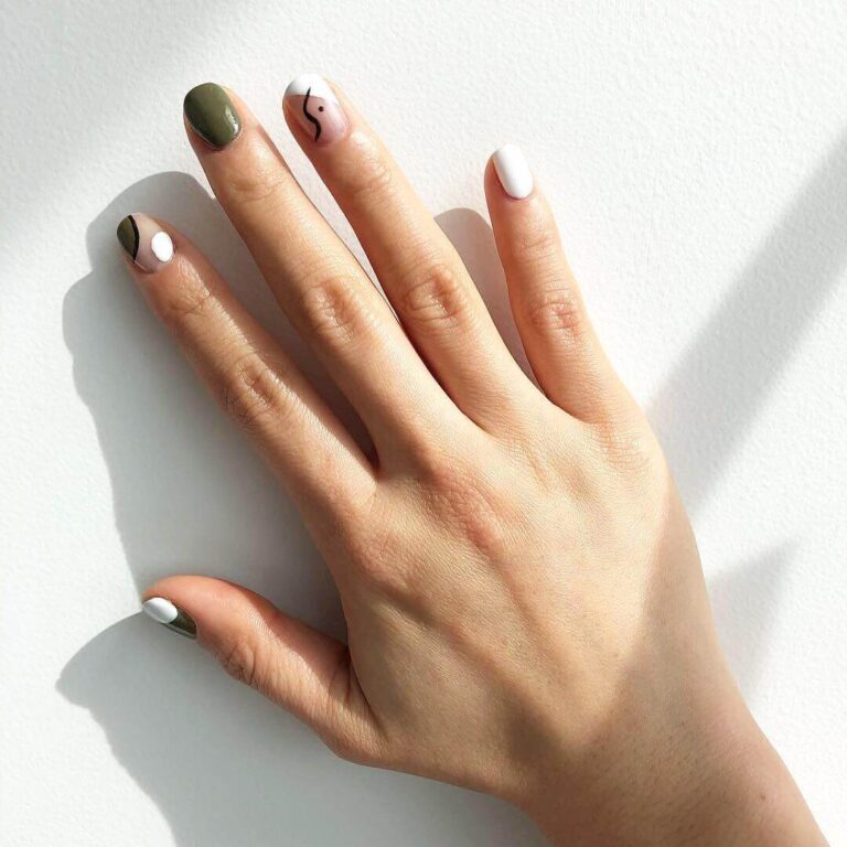 31 Simple Trendy Modern Nail Designs - Sparkling Boy Ideas