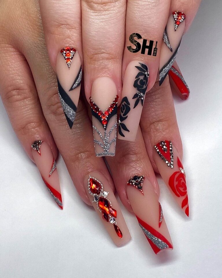 31 Simple Trendy Modern Nail Designs - Sparkling Boy Ideas