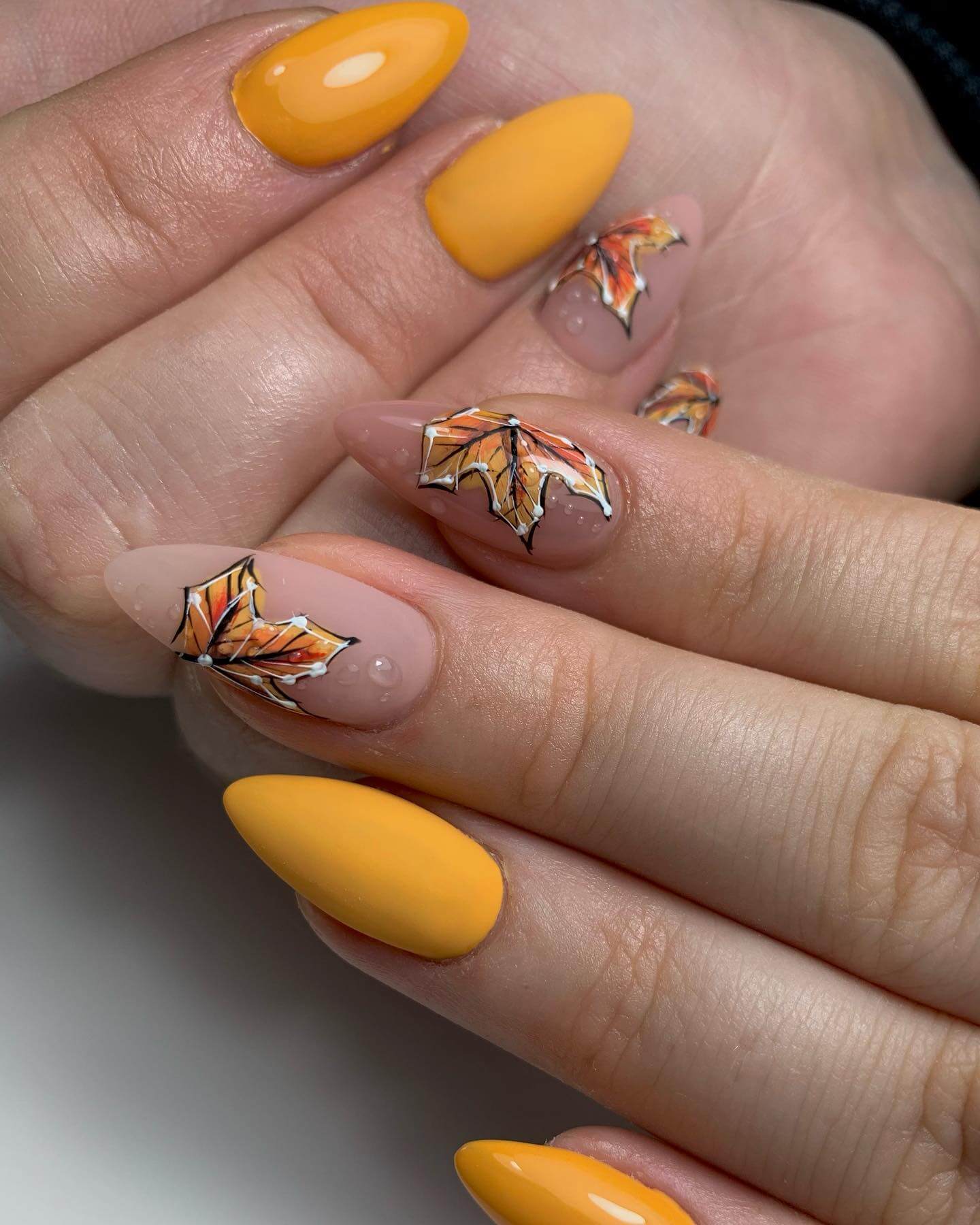 31 Simple Cute Autumn Nails - Sparkling Boy Ideas