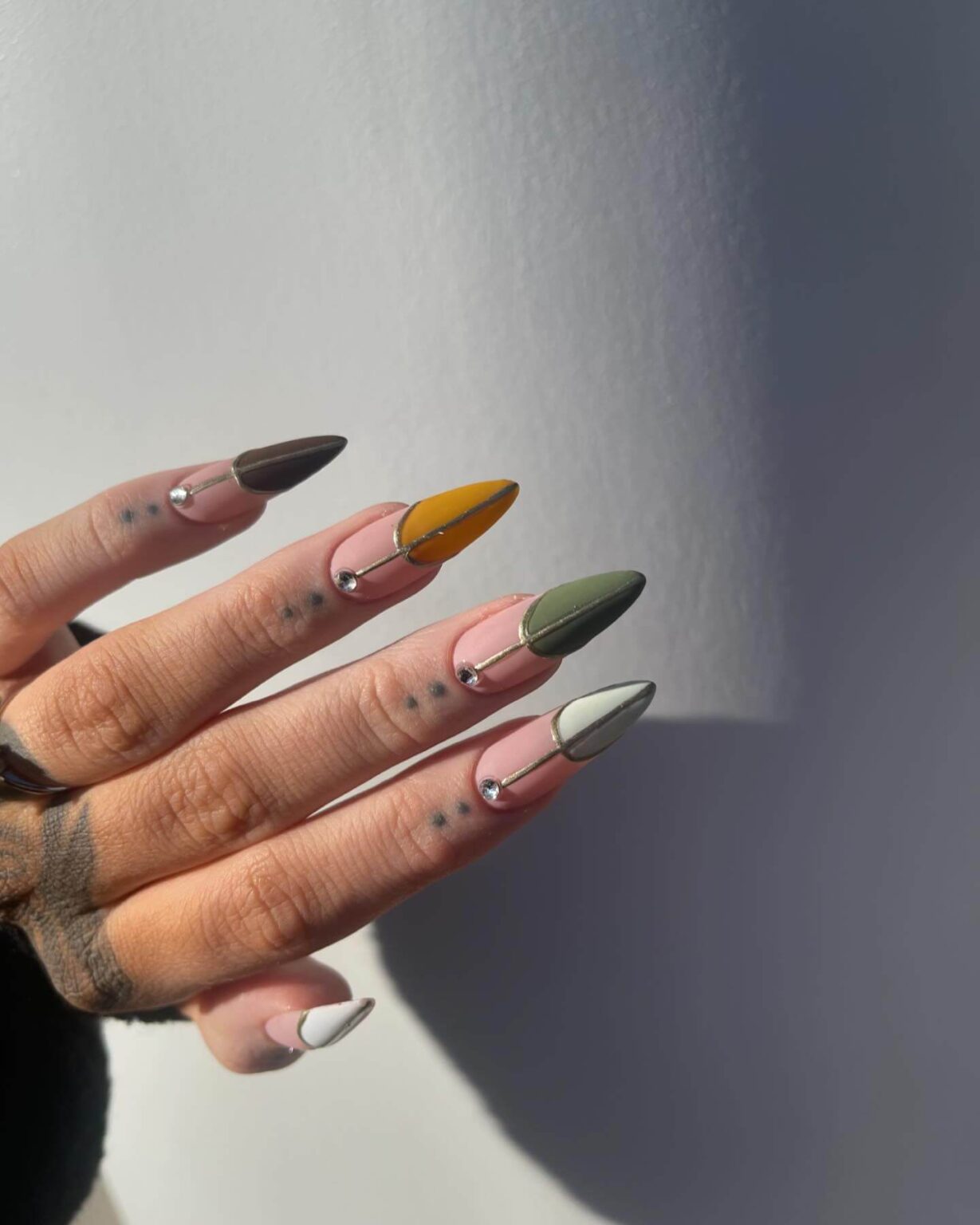 21 Cute Earth Tone Nails - Sparkling Boy Ideas