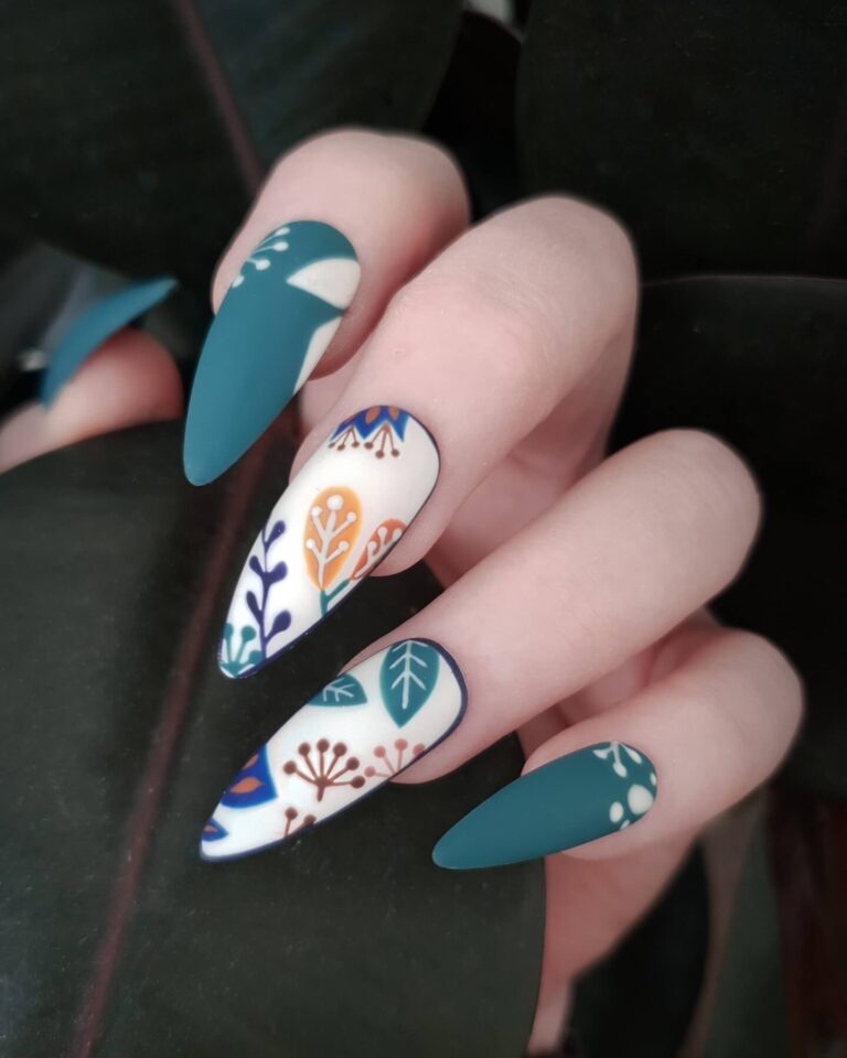 31 Simple Cute Fall Nail Designs - Sparkling Boy Ideas