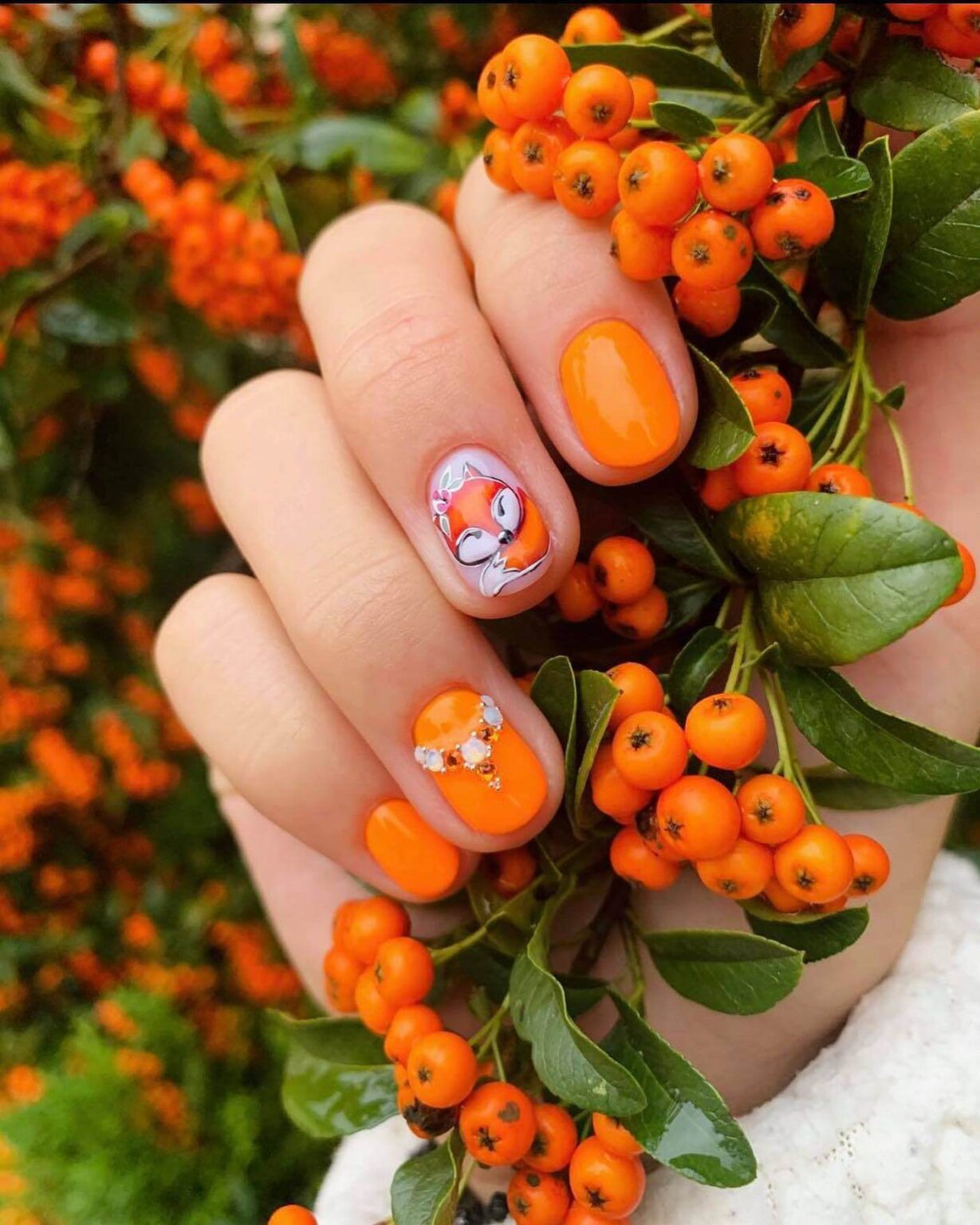 31 Simple Fall Nail Ideas - Sparkling Boy Ideas