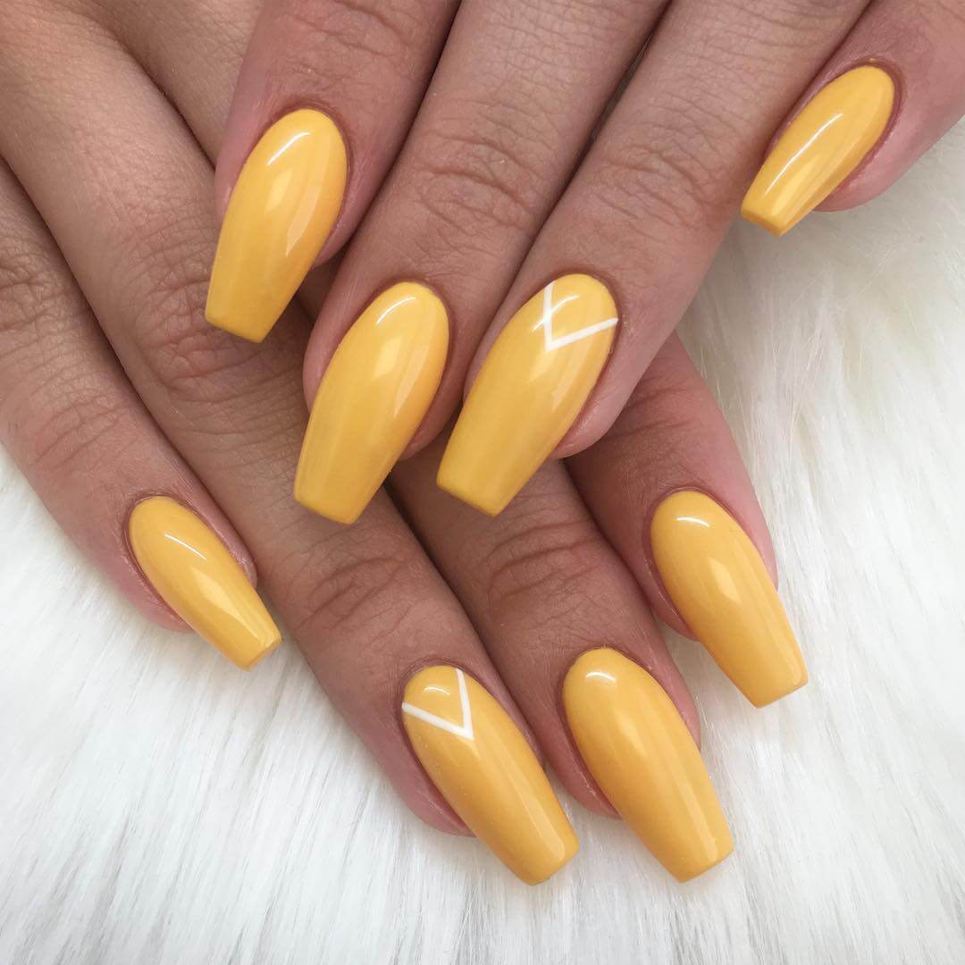 31 Trending Mustard Yellow Nails - Sparkling Boy Ideas