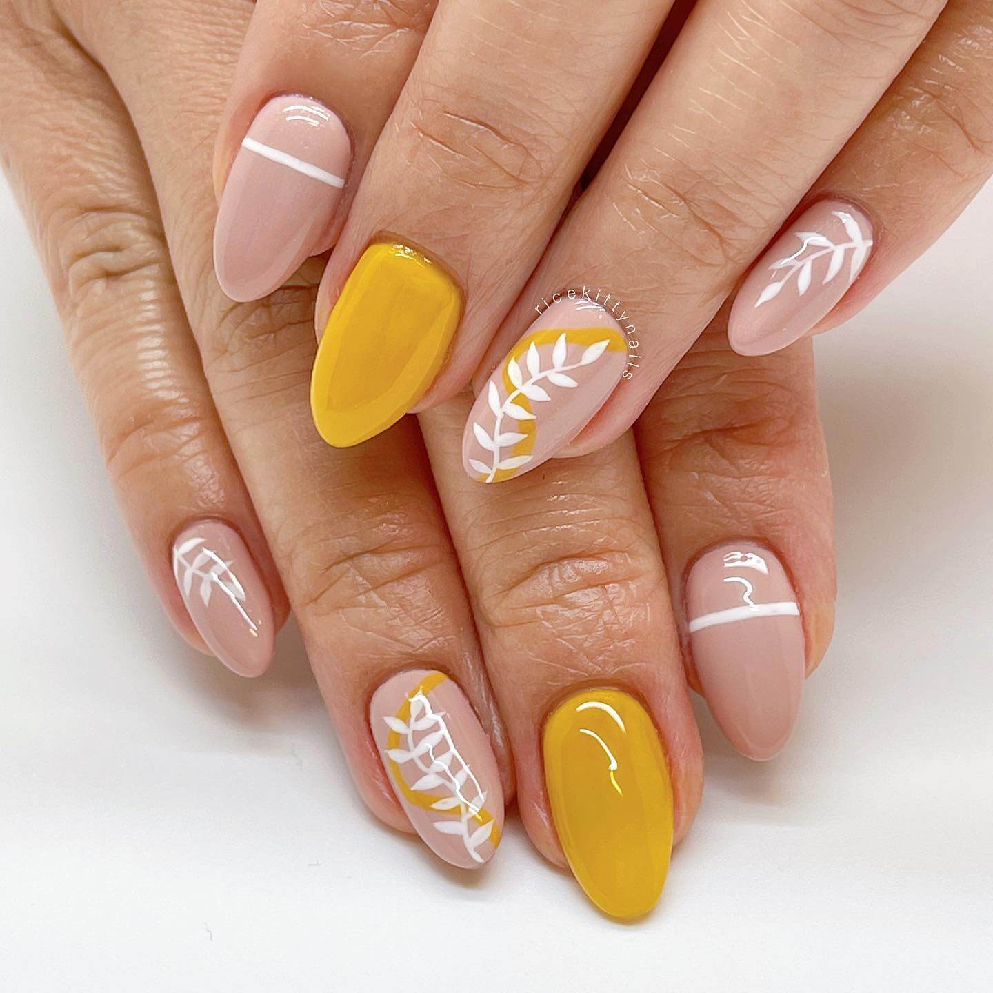 31 Trending Mustard Yellow Nails - Sparkling Boy Ideas