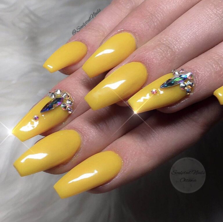 31 Trending Mustard Yellow Nails - Sparkling Boy Ideas