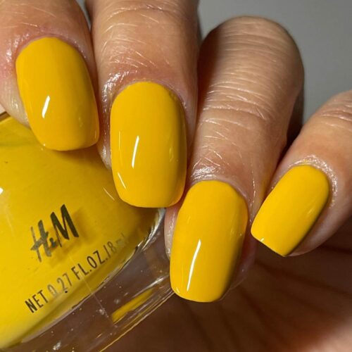 31 Trending Mustard Yellow Nails - Sparkling Boy Ideas