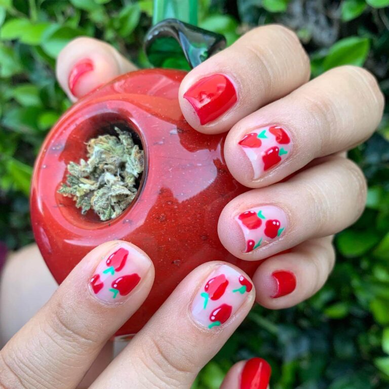 21 Trending Fall Apple Nails - Sparkling Boy Ideas