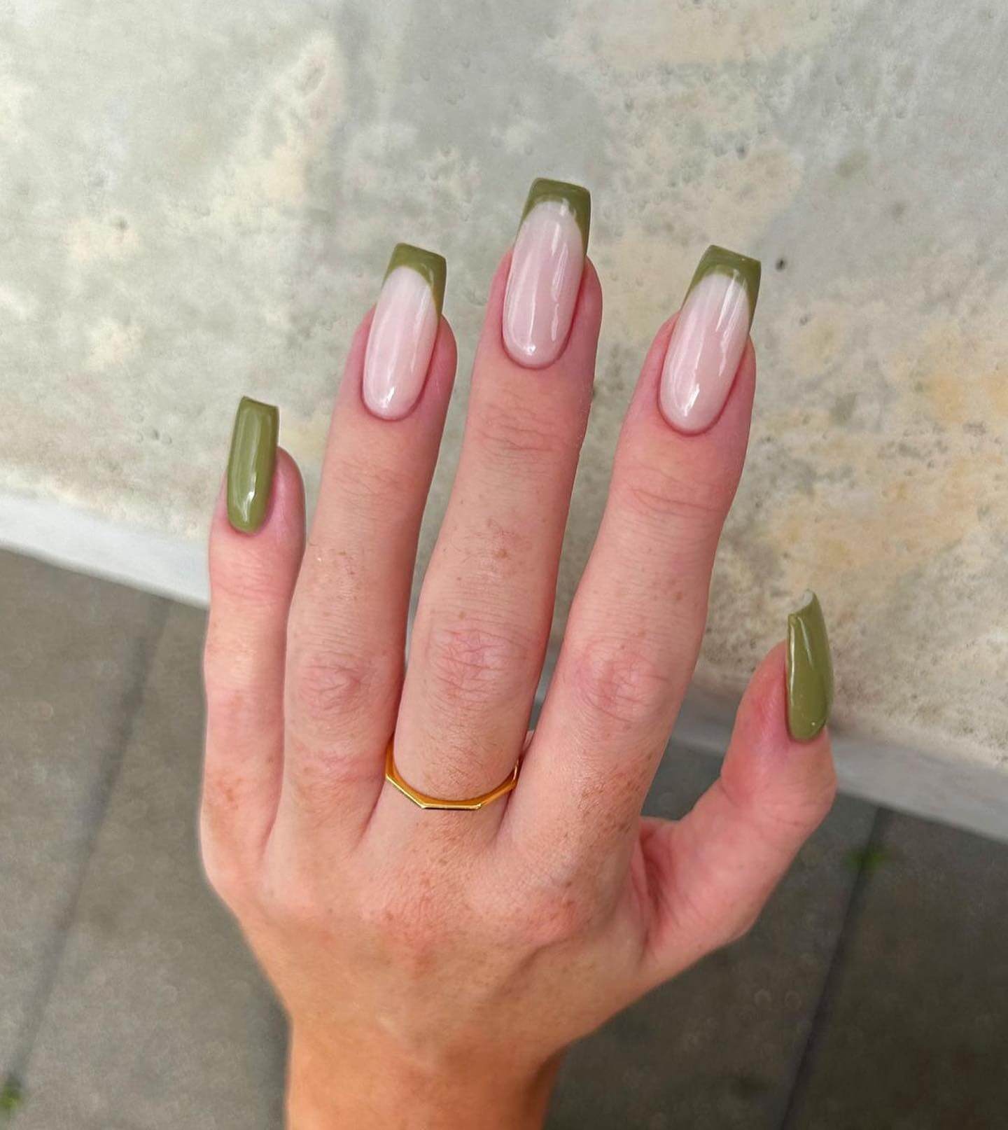 31 Elegant Olive Green Nails - Sparkling Boy Ideas