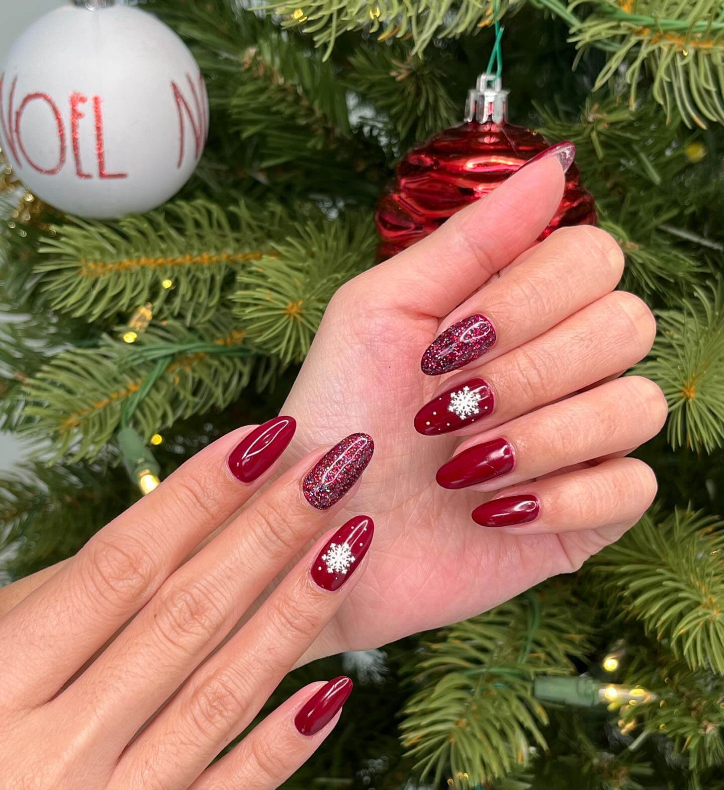21 Fun Festive Christmas Gel Nails - Sparkling Boy Ideas